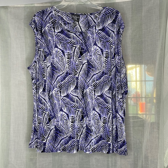 Southern Lady | Tops | Southern Lady Accordion Style Purple And White ...